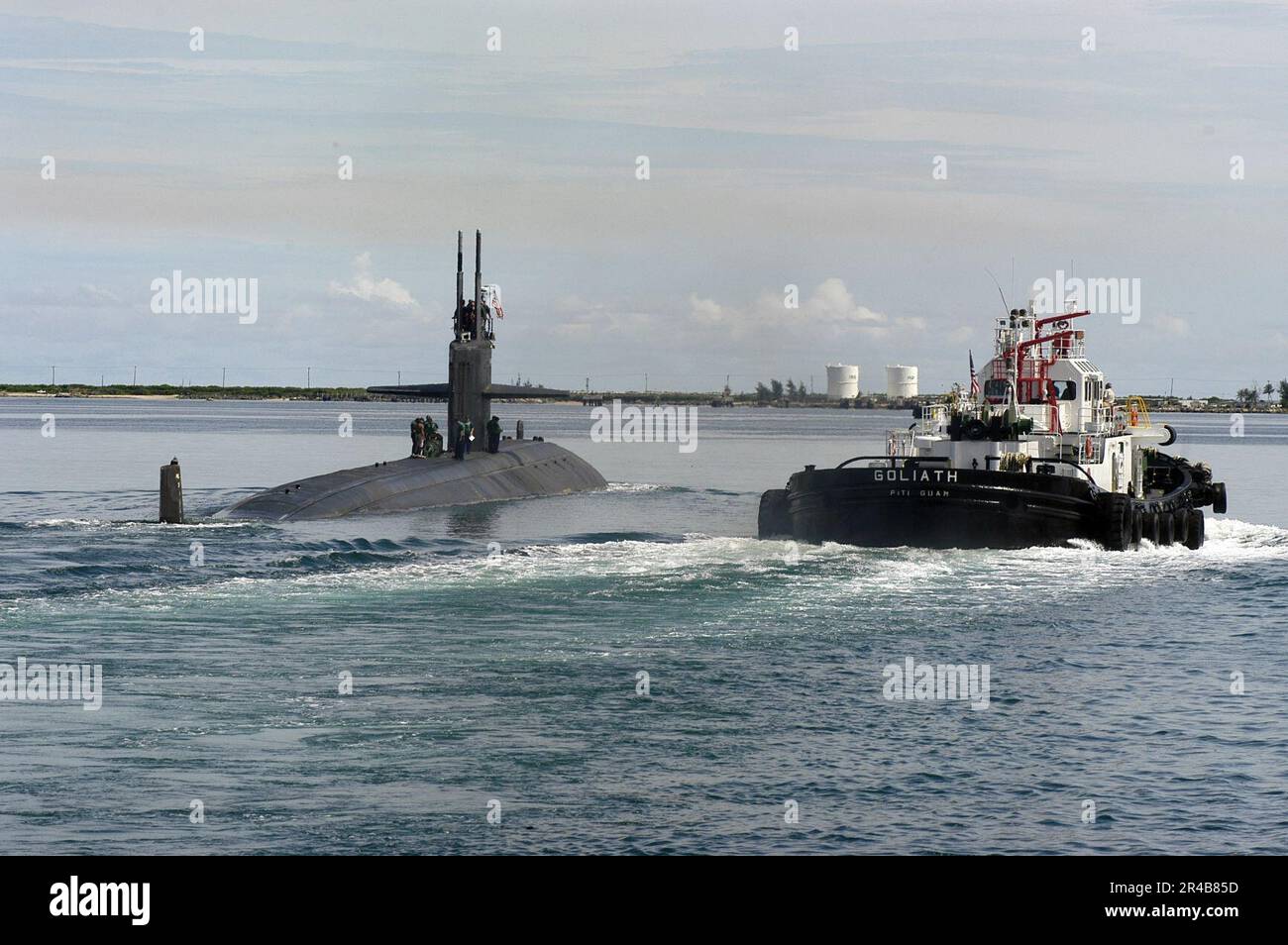US Navy The Los Angeles-class attack submarine USS San Francisco (SSN ...