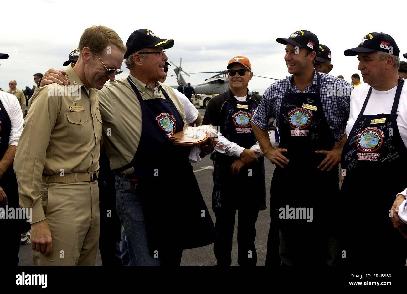 Us Navy Commanding Officer Uss Ronald Reagan Cvn 76 Capt Presents