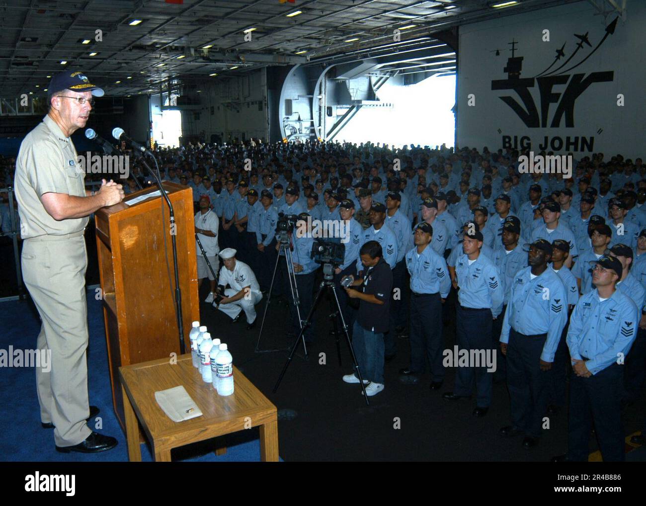 US Navy Chief of Naval Operations (CNO) Adm. Mike Mullen holds an all ...