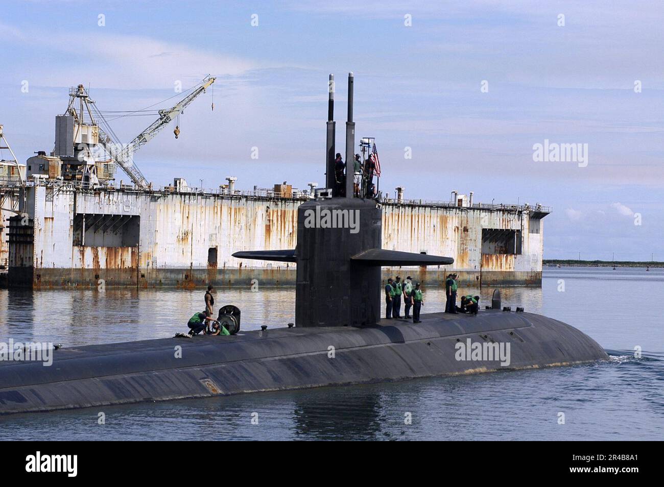 US Navy The Los Angeles-class attack submarine USS San Francisco (SSN ...