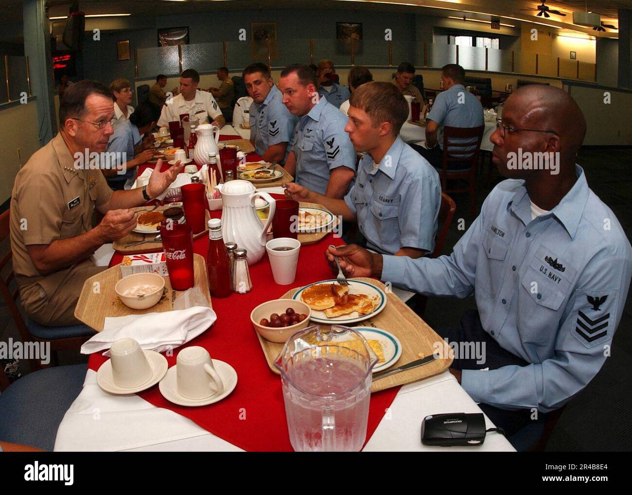 US Navy Chief of Naval Operations Adm. Mike Mullen eats breakfast with ...