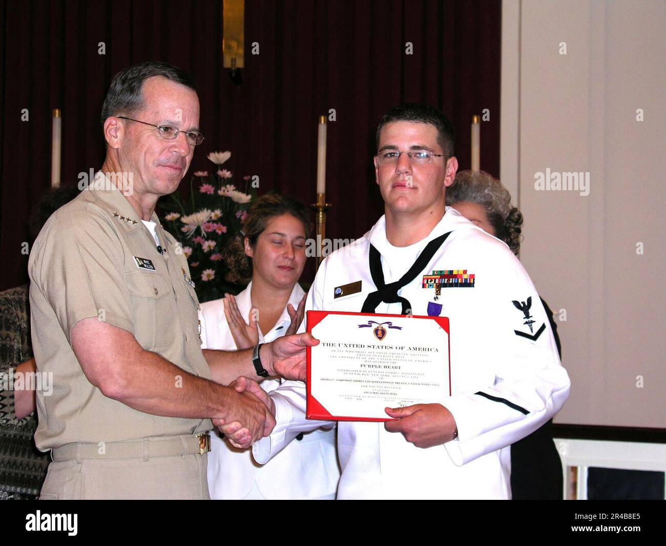 US Navy Chief of Naval Operations Mike Mullen congratulates Hospital ...