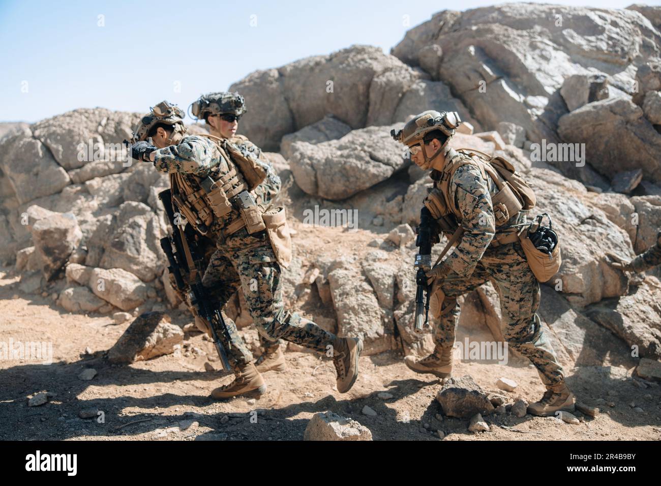 U.S. Marines with 3d Littoral Combat Team, 3d Marine Littoral Regiment ...