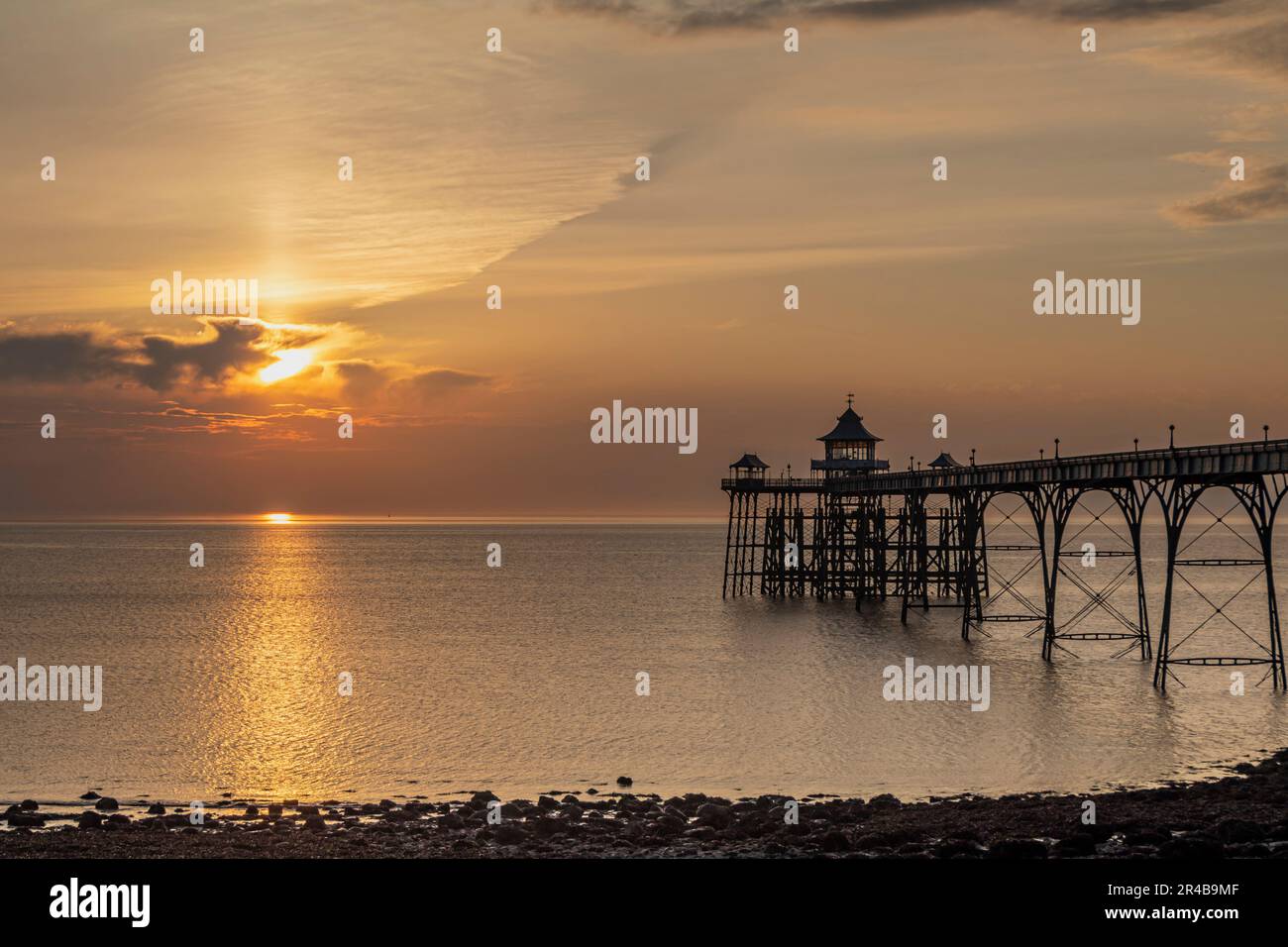 Disappearing architecture hi-res stock photography and images - Alamy