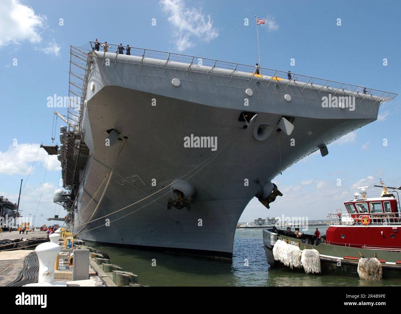 US Navy The amphibious assault ship USS Iwo Jima (LHD 7) sits pier side ...