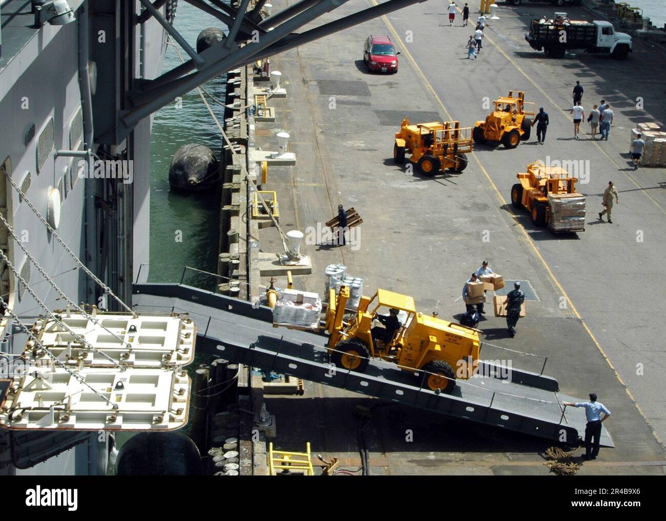 US Navy Forklifts from the amphibious assault ship USS Iwo Jima (LHD 7 ...