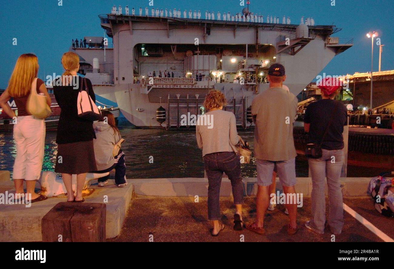 US Navy Family members of Sailors aboard the Nimitz-class aircraft ...