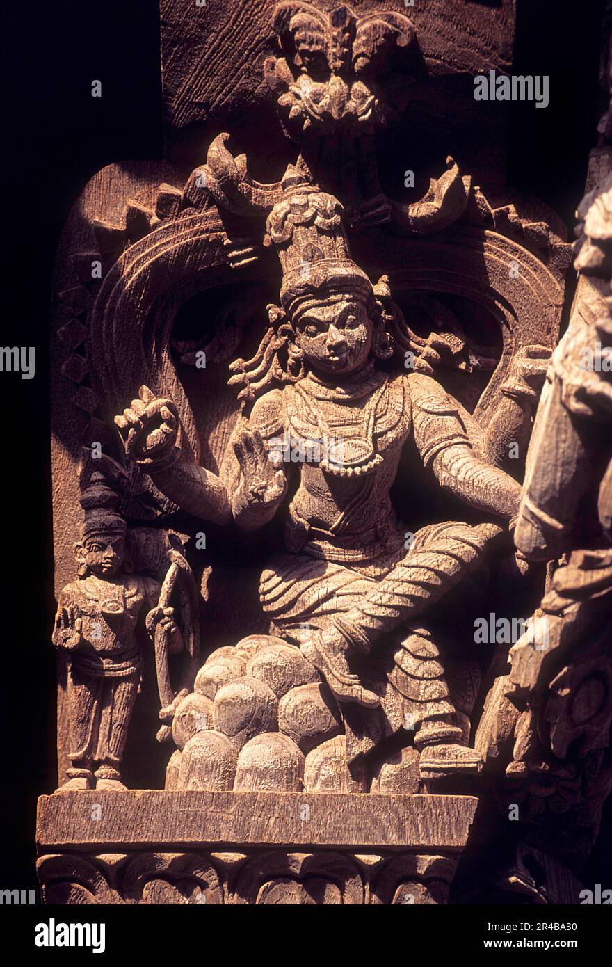 17th century wooden carvings in Meenakshi-Sundareswarar temple Chariot ...