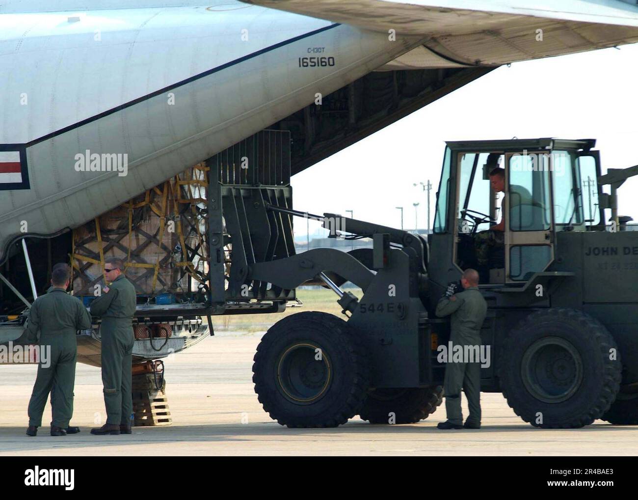US Navy U.S. Navy personnel, assigned to Fleet Logistic Support ...
