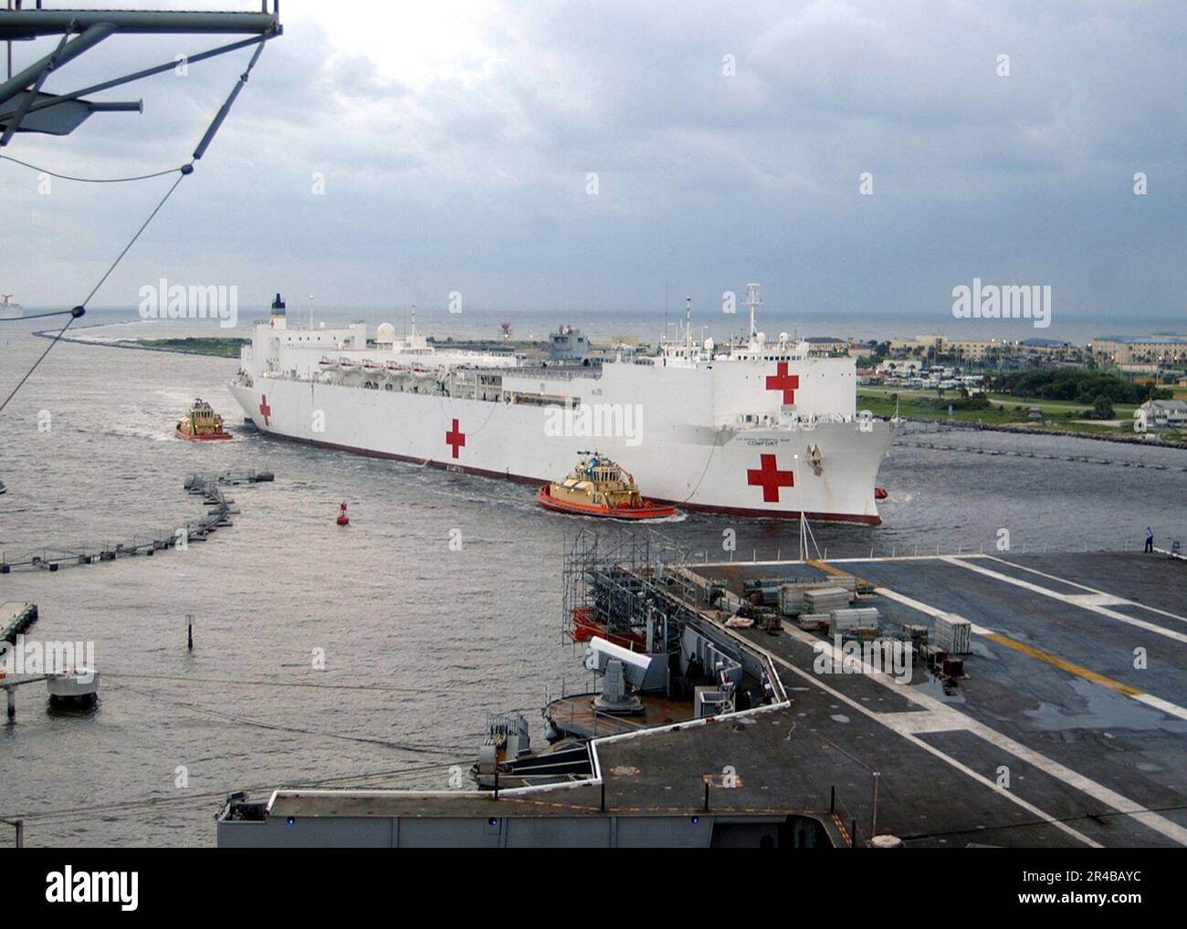 US Navy The Military Sealift Command (MSC) hospital ship USNS Comfort ...