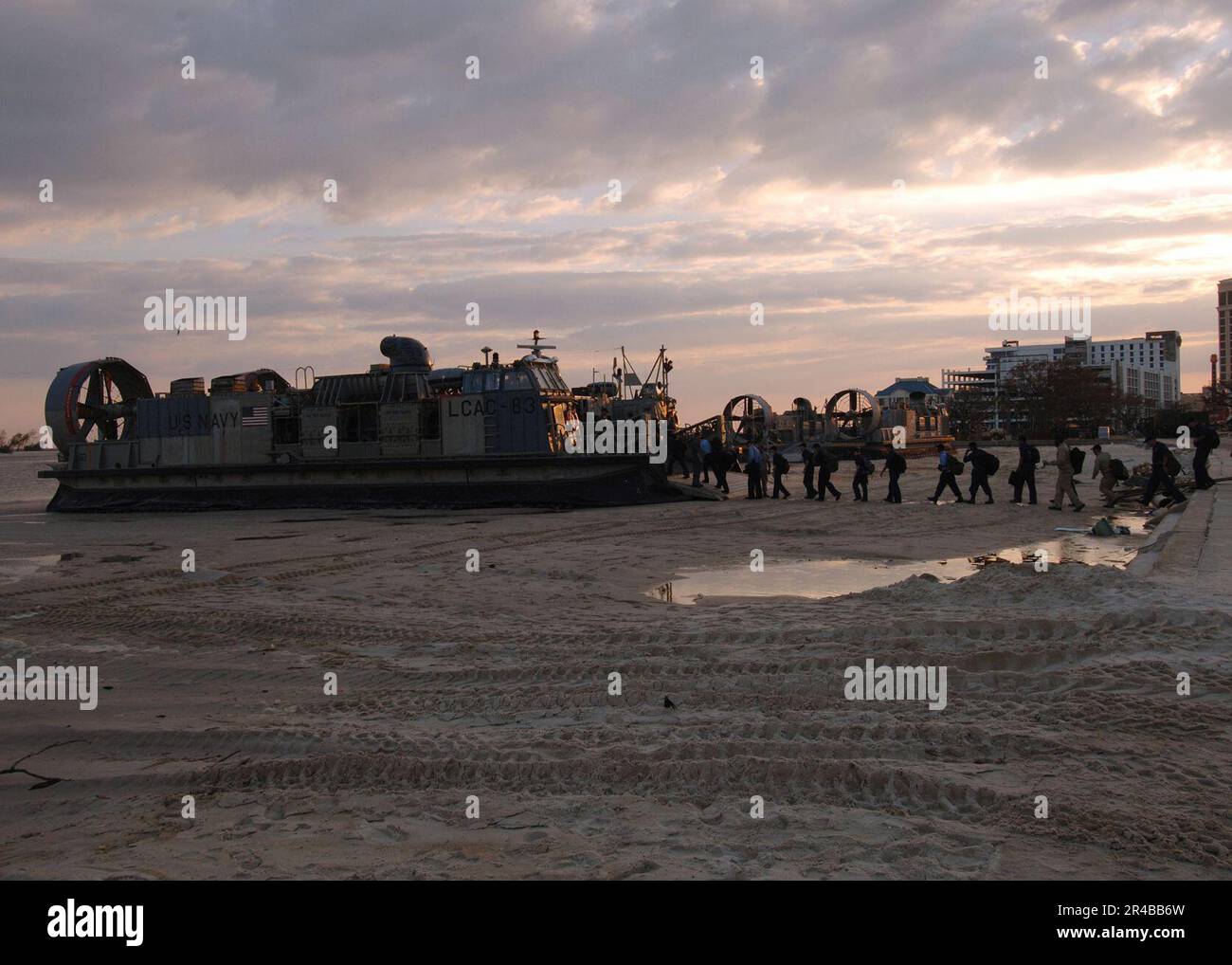 US Navy U.S. Navy Sailors assigned to the amphibious assault ship USS ...