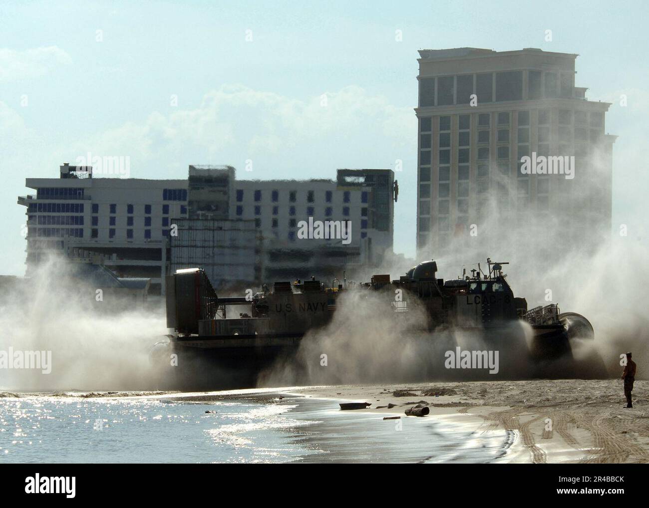 US Navy A U.S. Navy Landing Craft, Air Cushion (LCAC) arrives on a ...