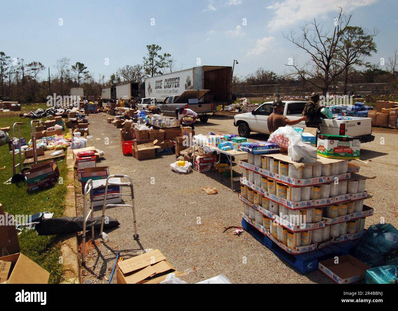 US Navy U.S. Navy Seabees assigned to Naval Mobile Construction ...