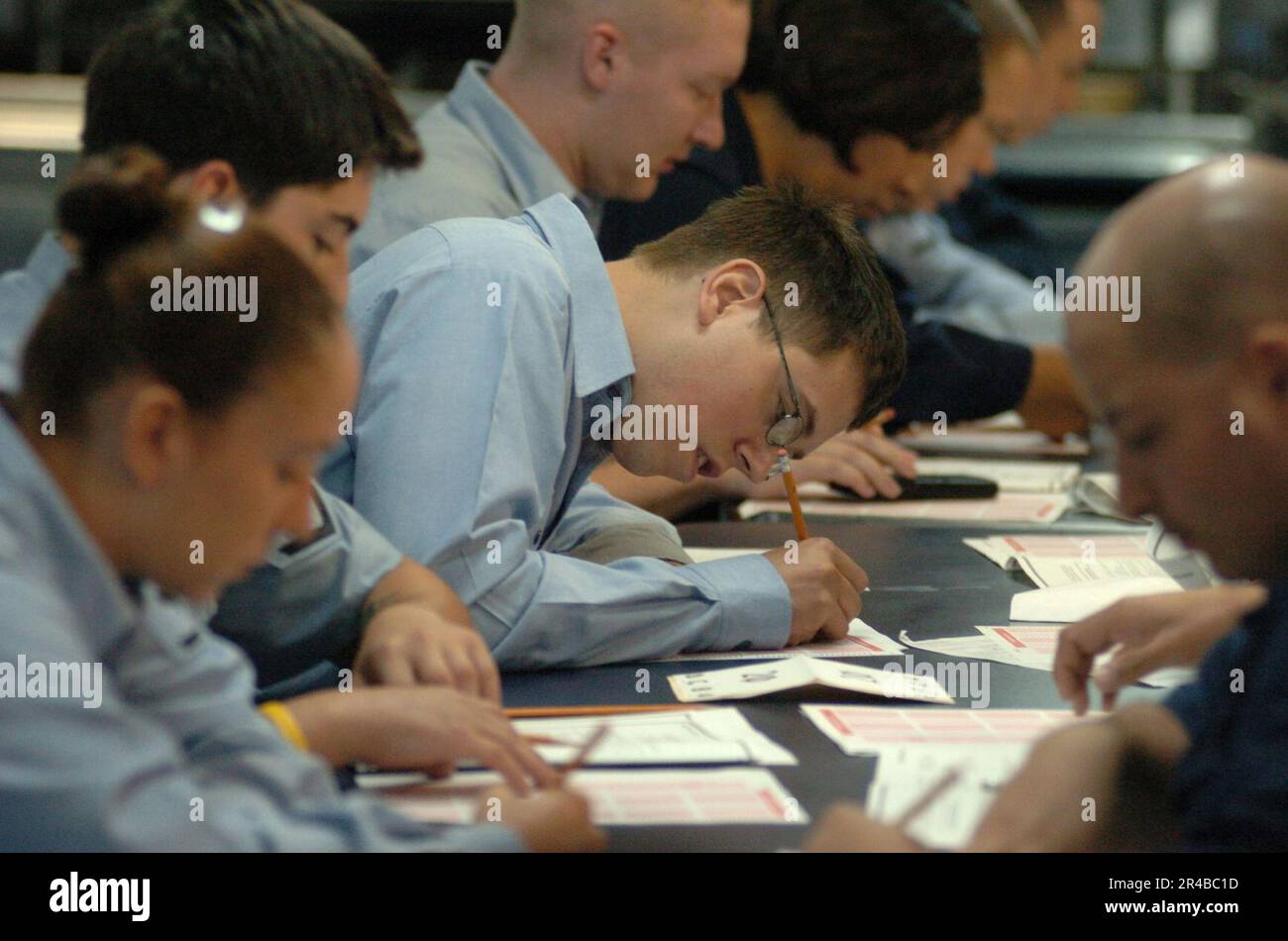 US Navy Third class petty officers, assigned to the amphibious assault ...