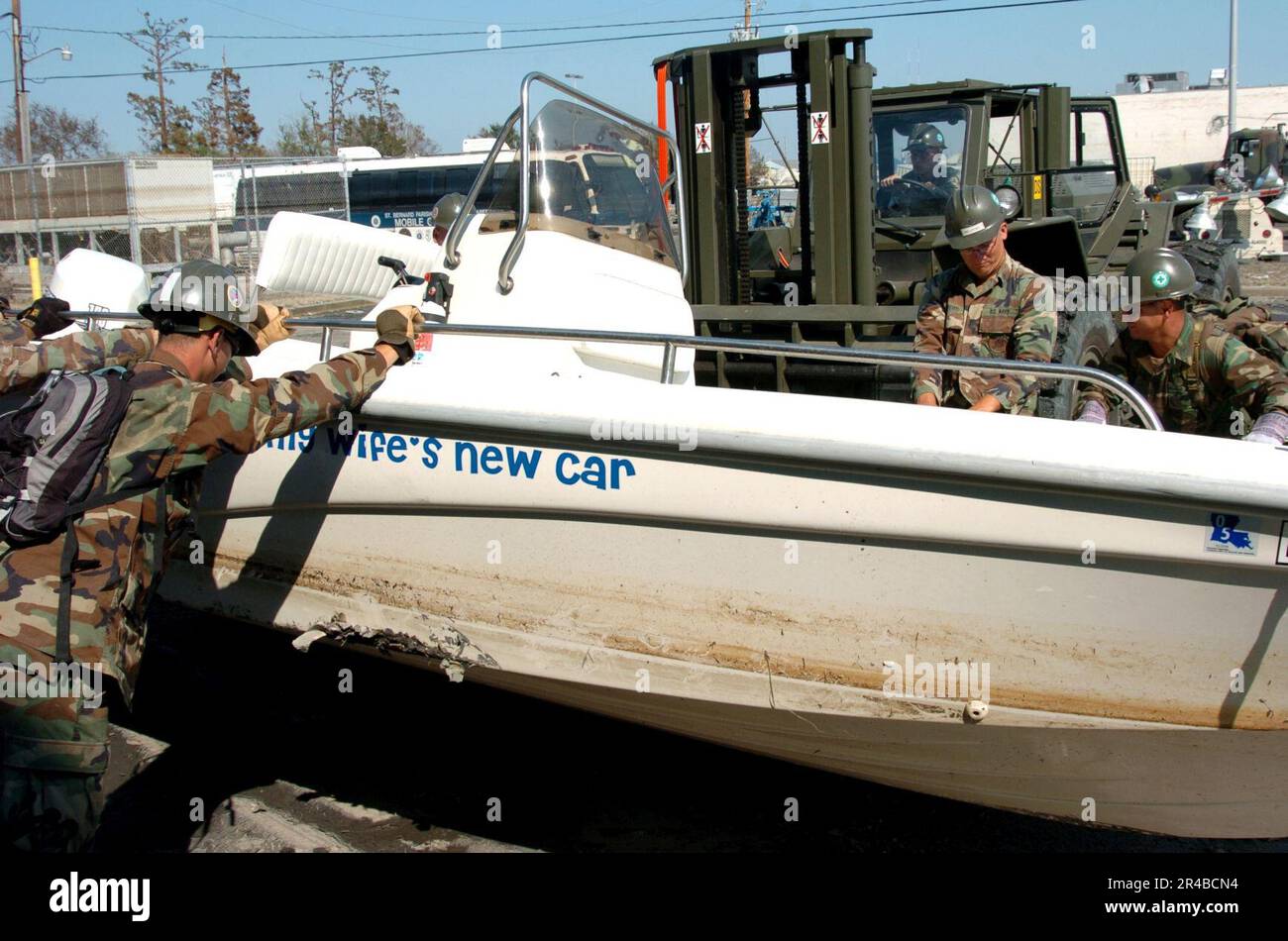 US Navy U.S. Navy Seabees assigned to Naval Mobile Construction ...