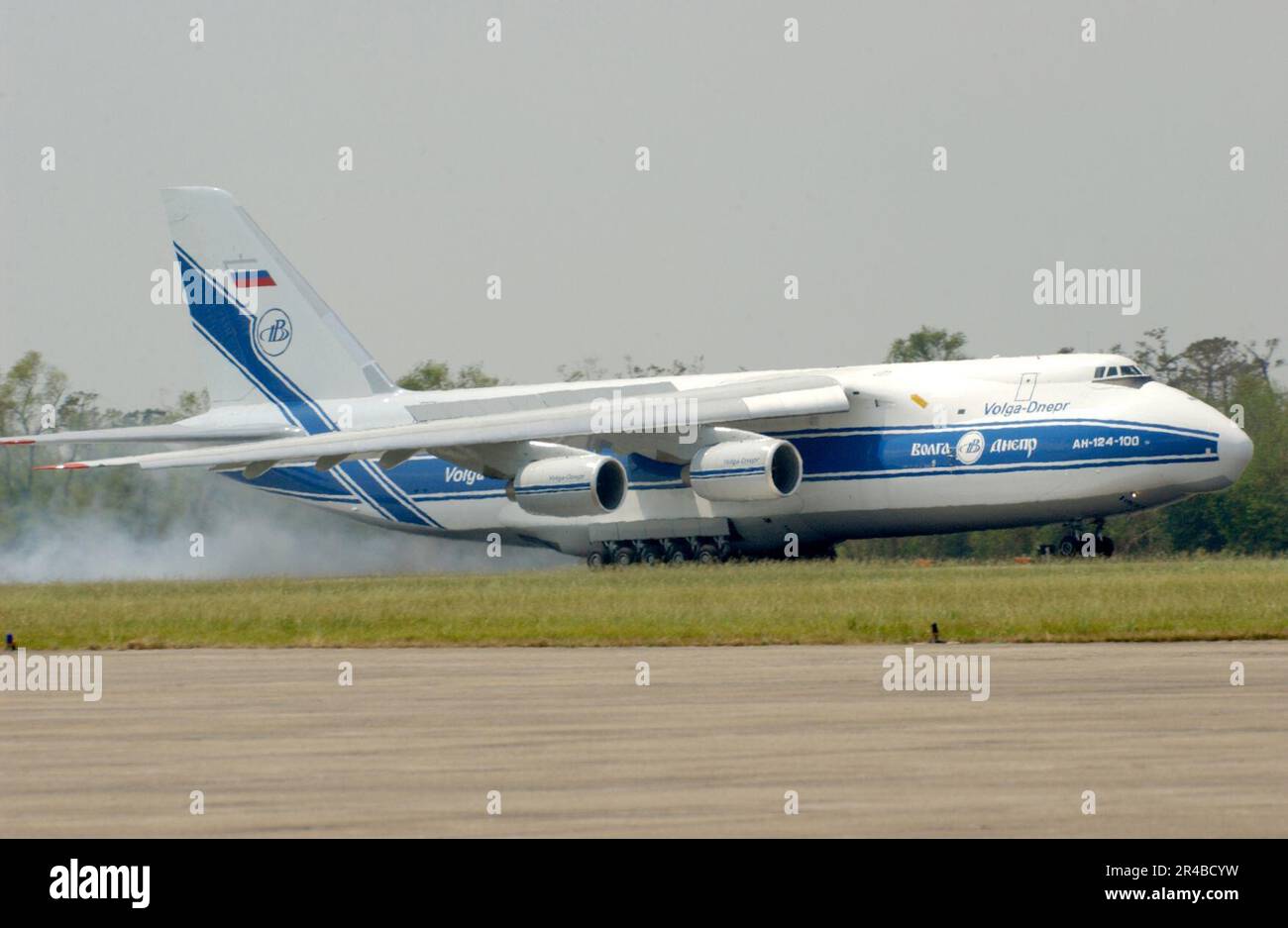 US Navy A Russian AN-124 Condor aircraft lands at Naval Air Station ...