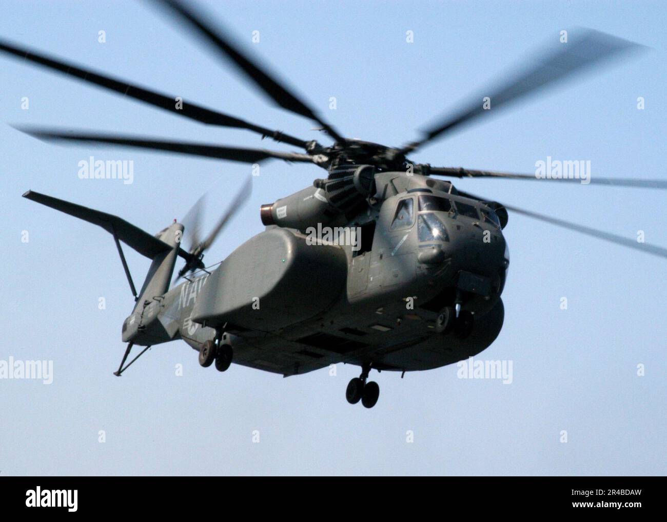 US Navy An MH-53E Sea Dragon assigned to the Vangaurds of Helicopter ...