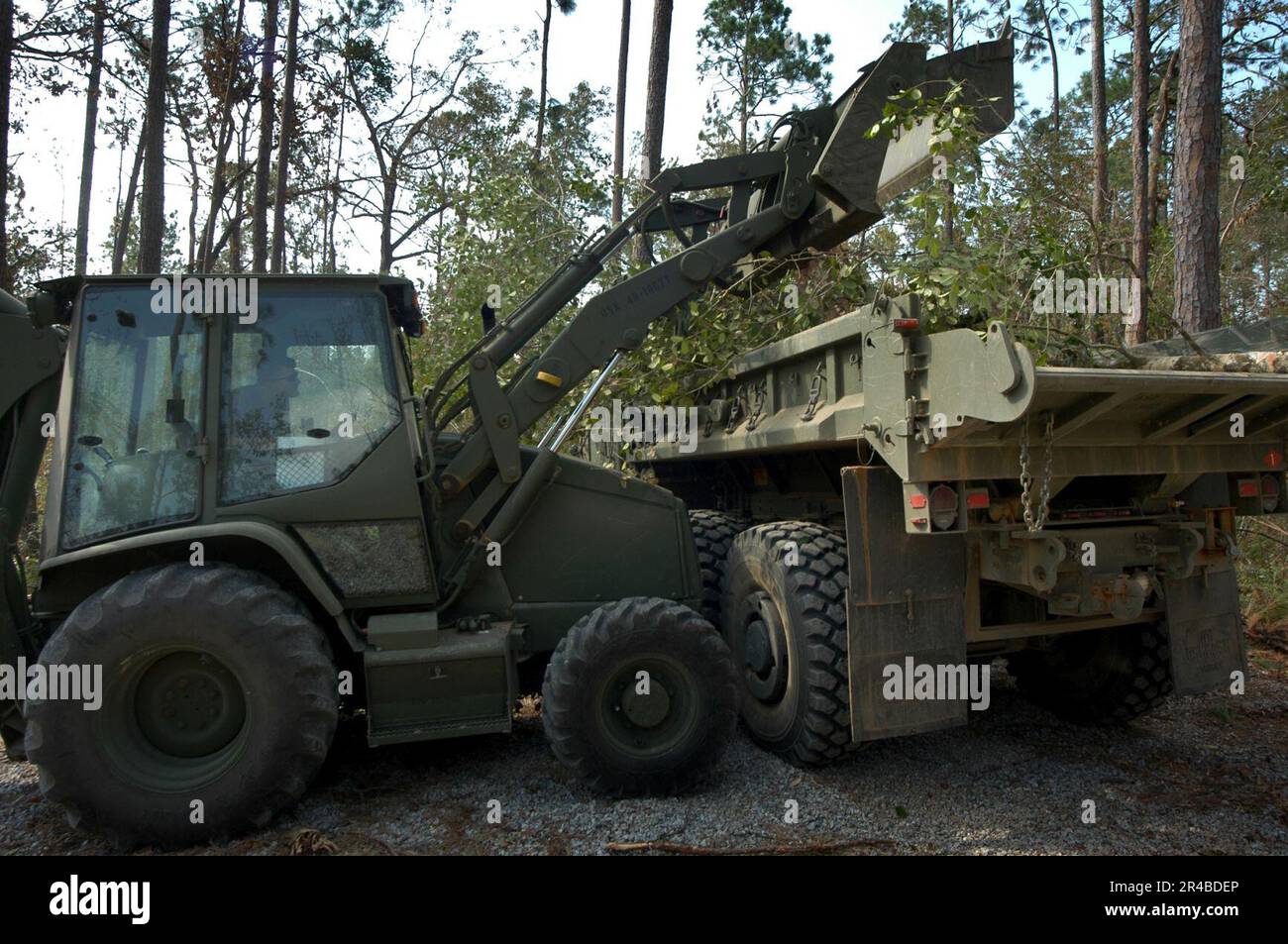 US Navy U.S. Navy Seabees assigned to Naval Mobile Construction ...