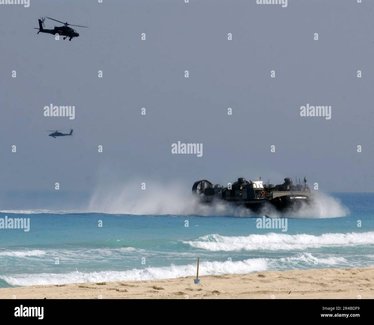 US Navy A Landing Craft Air Cushion (LCAC) assigned to the dock landing ...