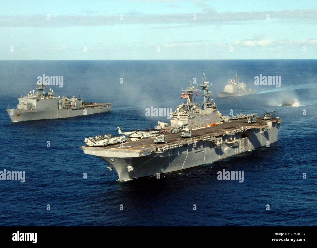US Navy The USS Kearsarge Expeditionary Strike Group and Landing Craft ...