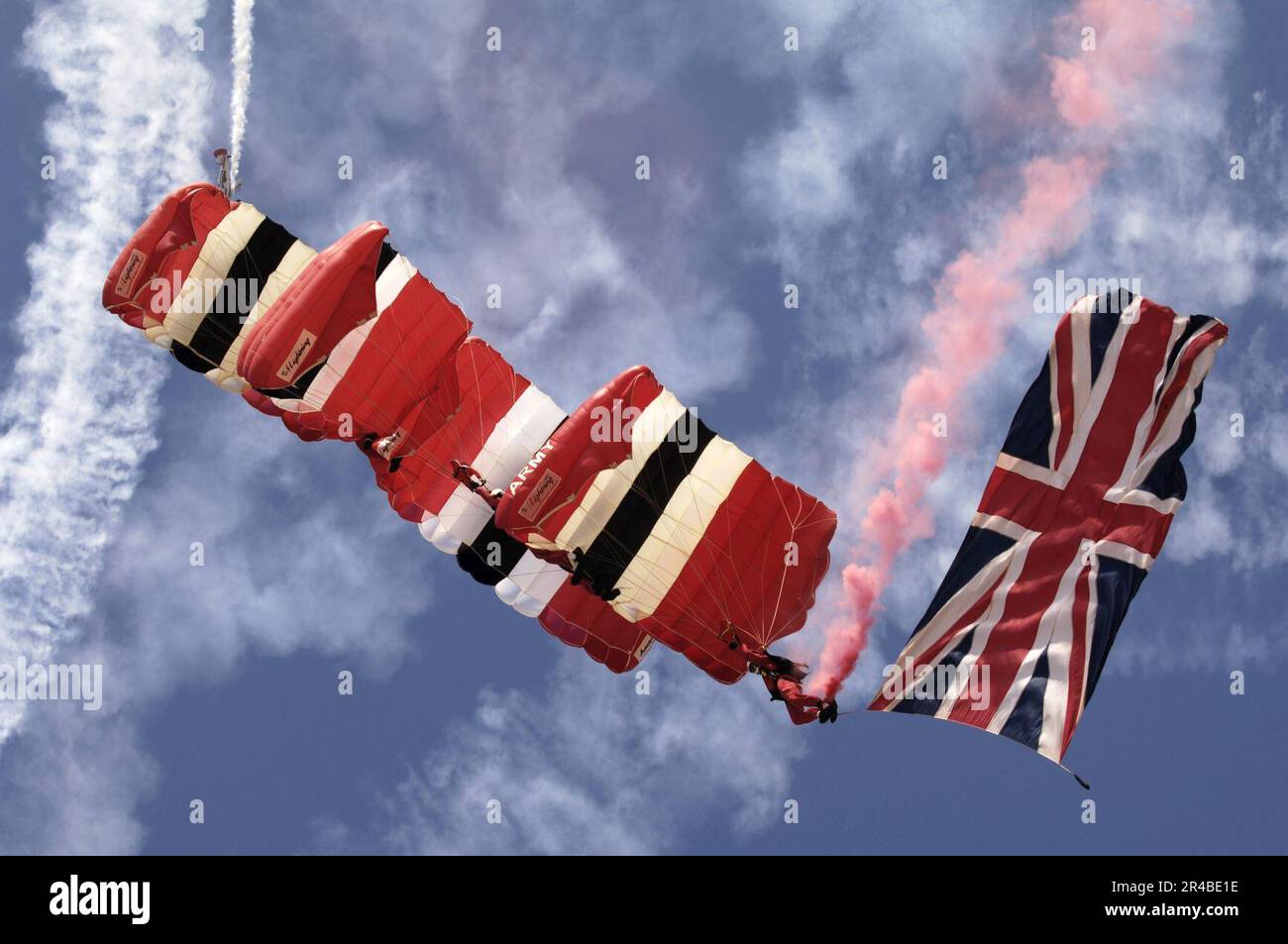 US Navy United Kingdom Army Regiment's Red Devils present the Union ...