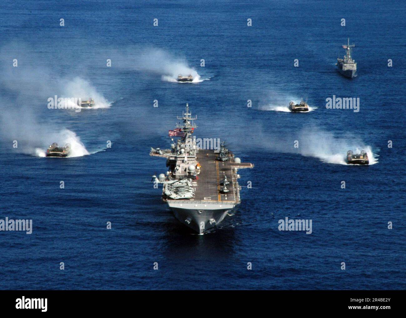 US Navy The USS Kearsarge Expeditionary Strike Group and Landing Craft ...