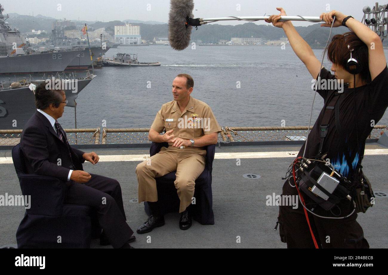 Tokyo vice tv hi-res stock photography and images - Alamy