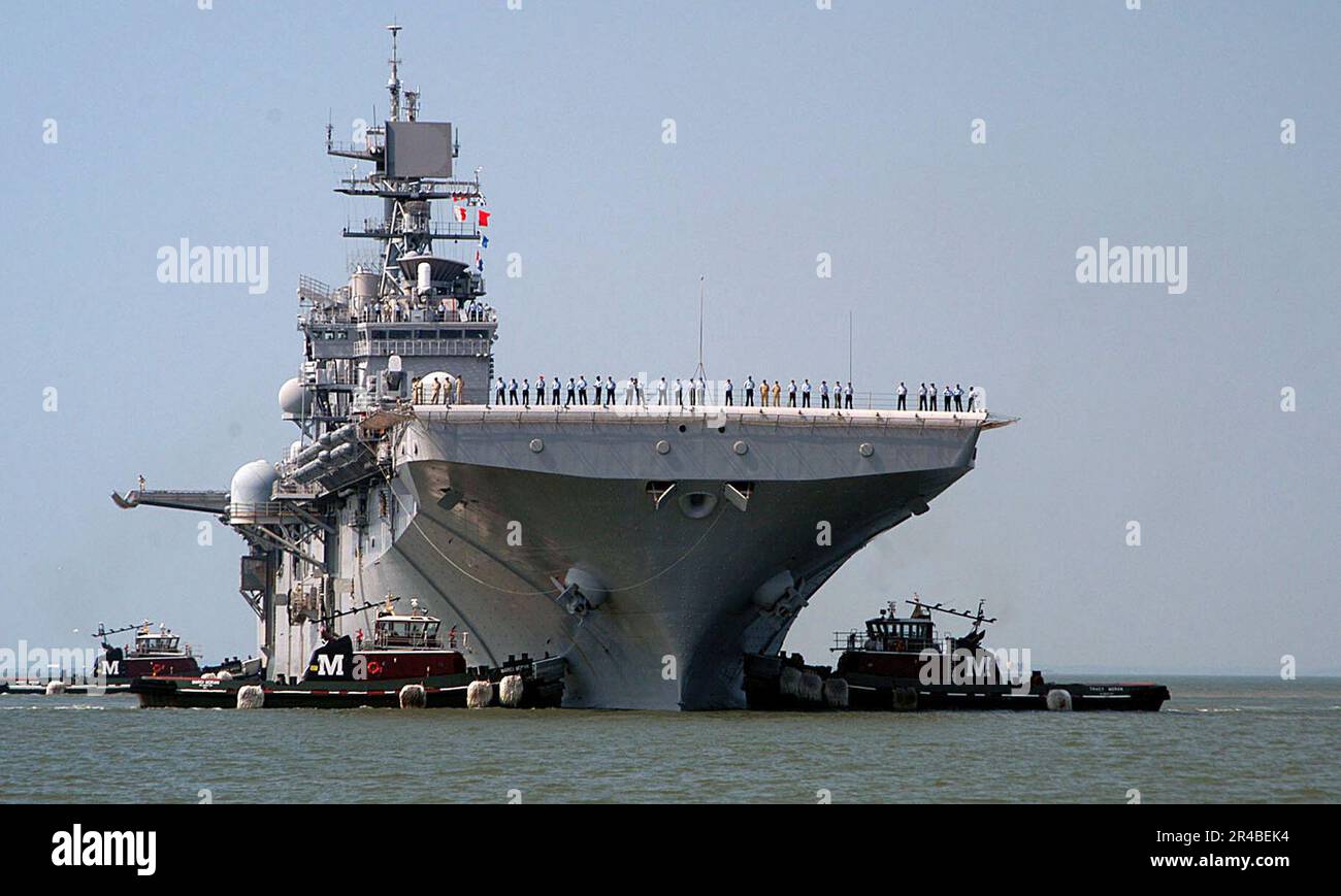US Navy The amphibious assault ship USS Bataan (LHD 5) returns to Naval ...