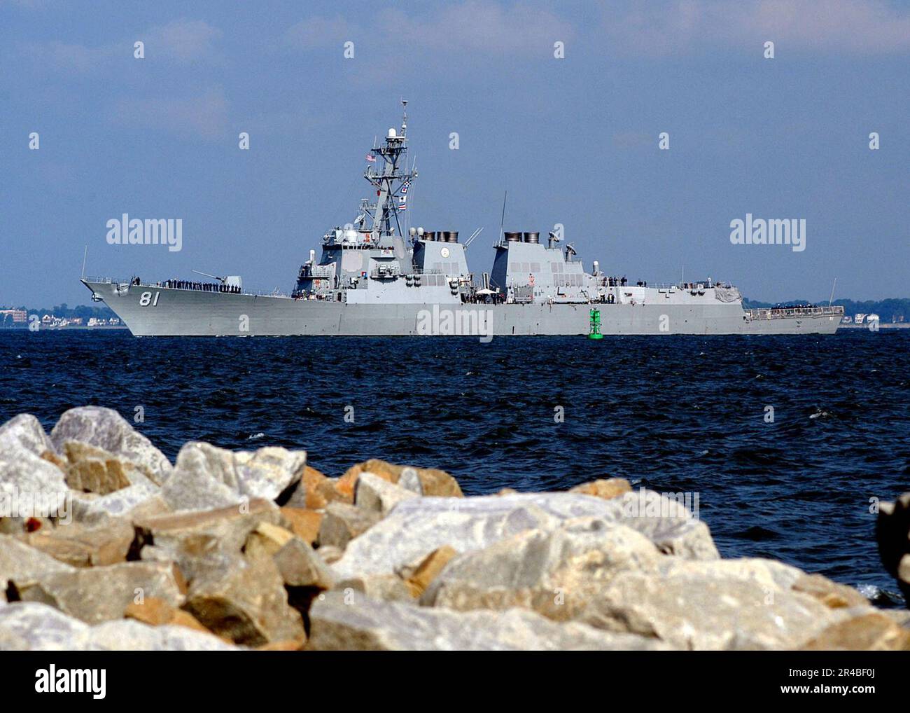 US Navy The guided missile destroyer USS Winston S. Churchill (DDG 81 ...