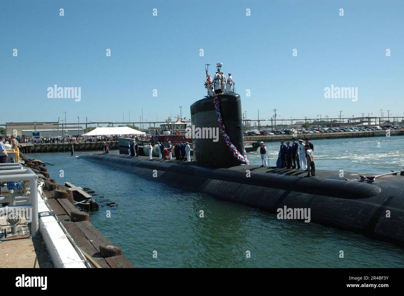 US Navy The Los Angeles-class fast attack submarine USS Scranton (SSN ...