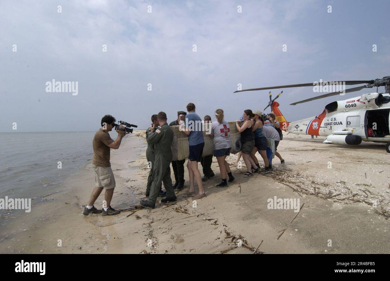 US Navy U.S. Coast Guard crewmen, Texas Marine Mammal Stranding Network ...