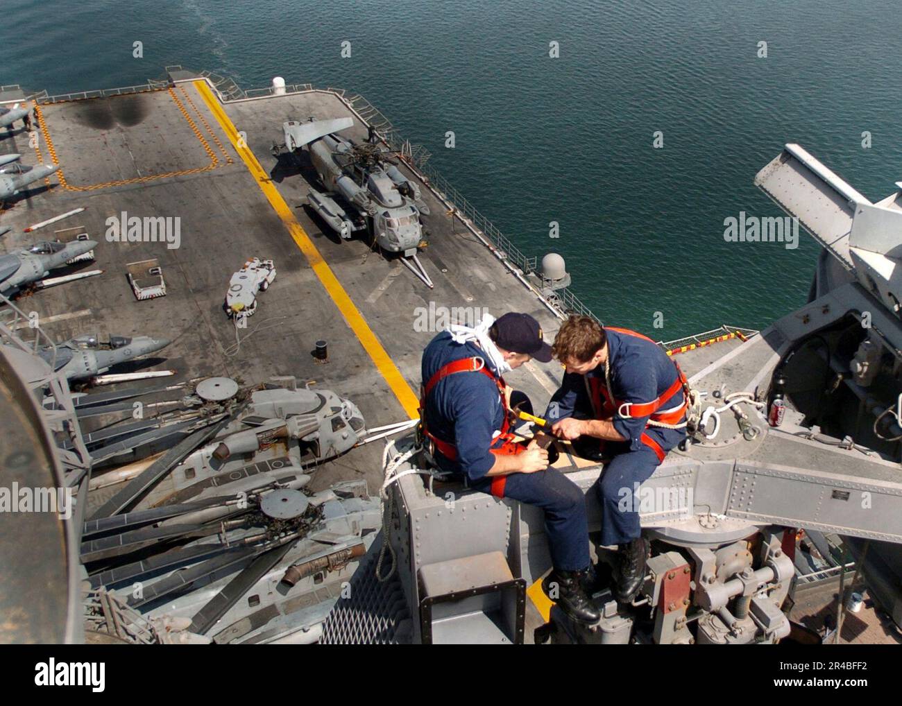 Work aloft hi-res stock photography and images - Alamy