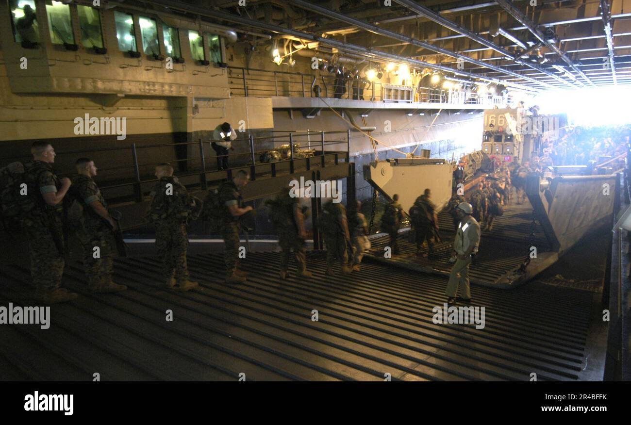 US Navy U.S. Marines assigned to the 24th Marine Expeditionary Unit (24 ...