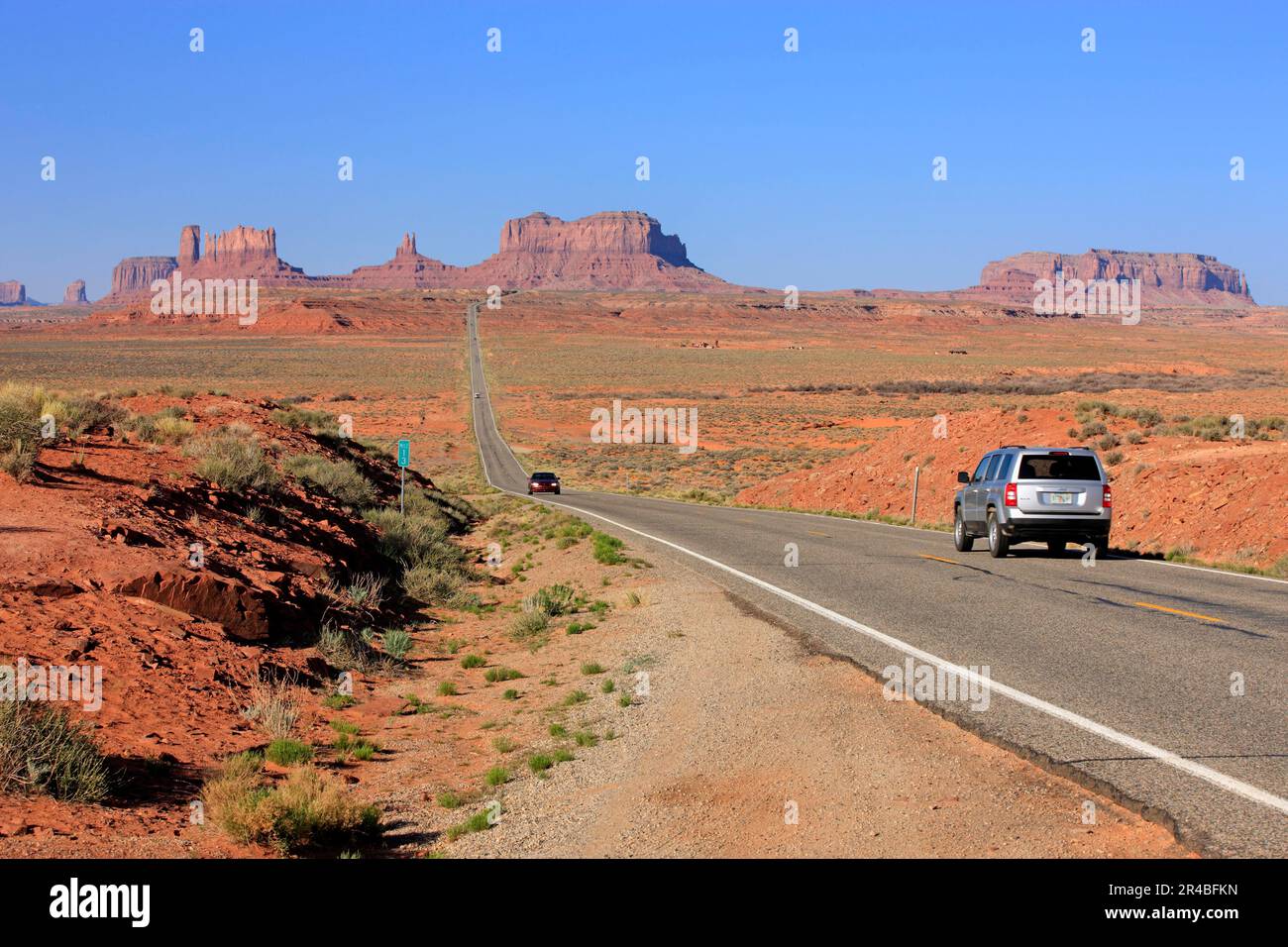 Car monument valley hi-res stock photography and images - Alamy