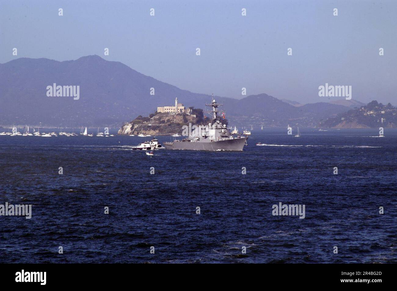 US Navy The guided missile destroyer USS Hopper (DDG 70) passes by ...