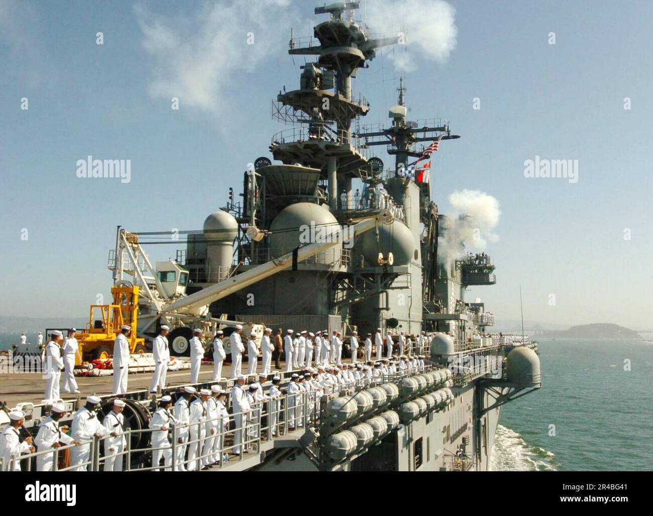 US Navy Sailors assigned to the amphibious assault ship USS Boxer (LHD ...