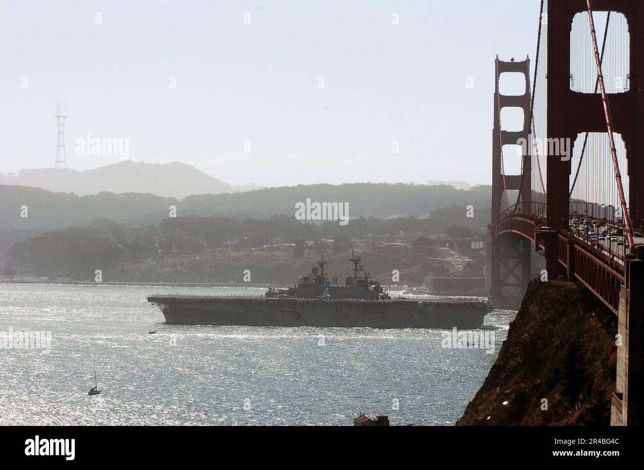 US Navy The amphibious assault ship USS Boxer (LHD 4) passes the Golden ...