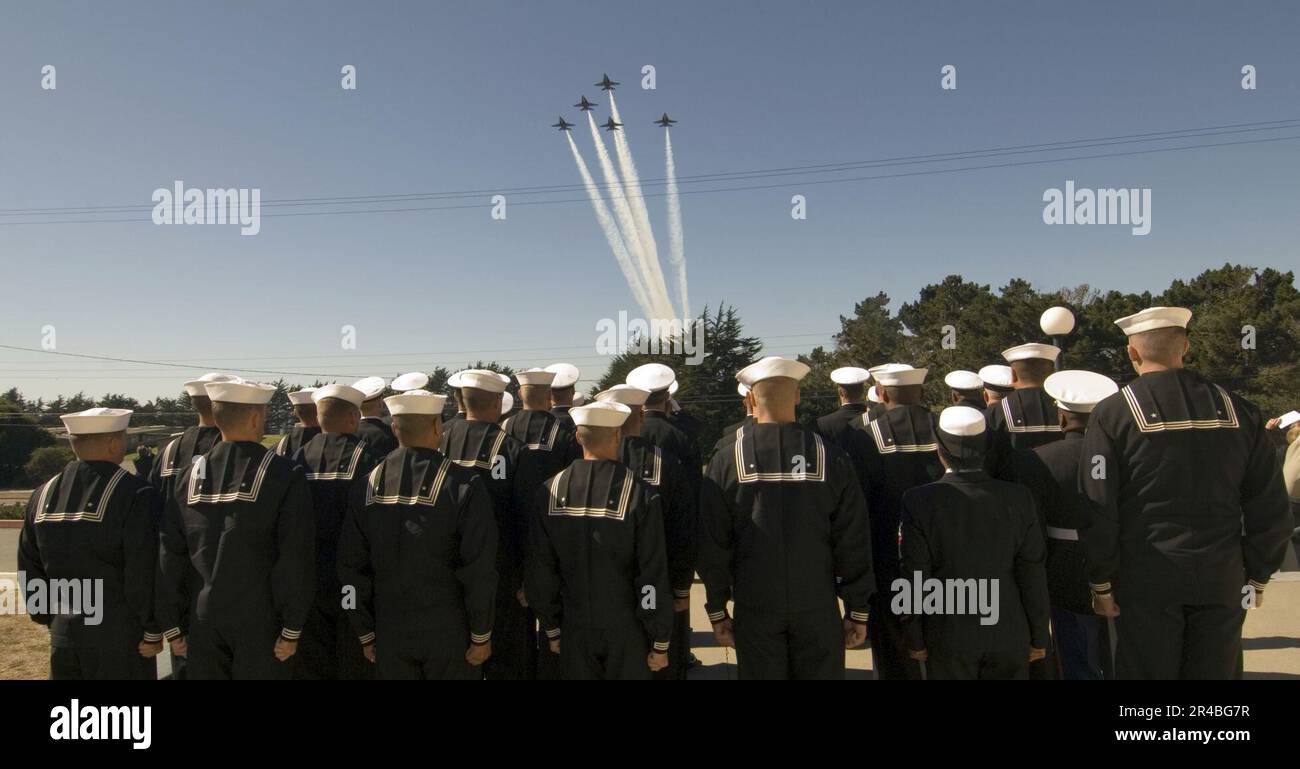 US Navy Enlisted members and support officers assigned to the U.S Navy ...