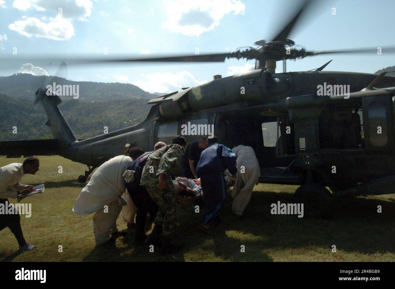 US Navy Members of the Pakistan military and civilians from ...