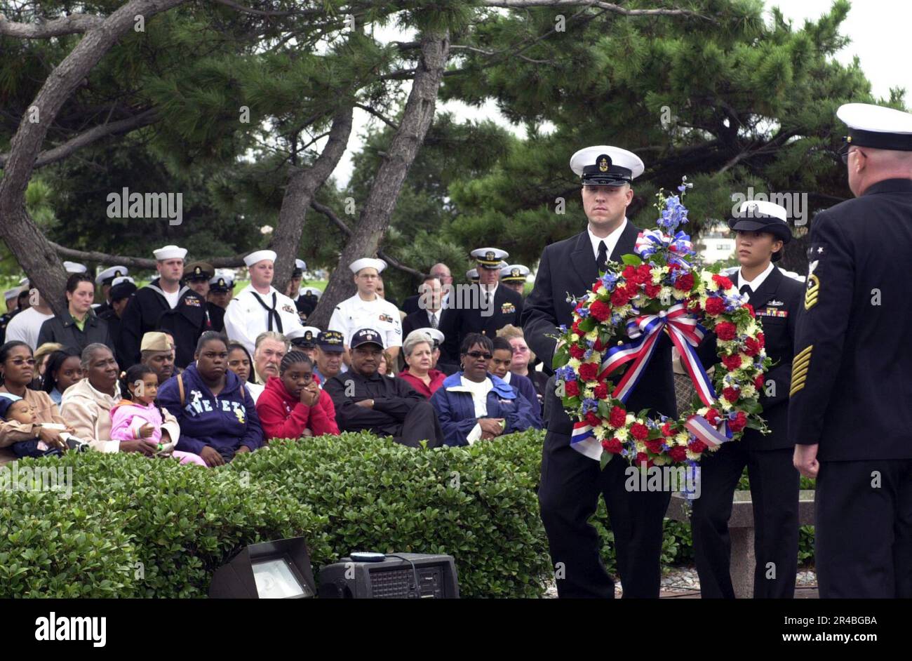 US Navy Sailors assigned to the guided missile destroyer USS Cole (DDG ...