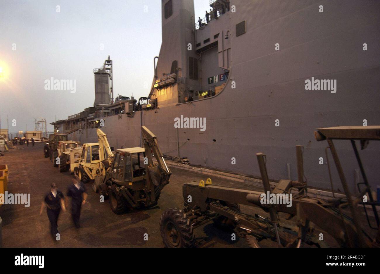 US Navy The crew of the dock landing ship USS Pearl Harbor (LSD 52 ...