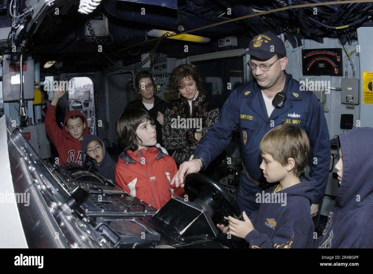 US Navy Children from the Fairmount Elementary School in Mukilteo, Wash ...