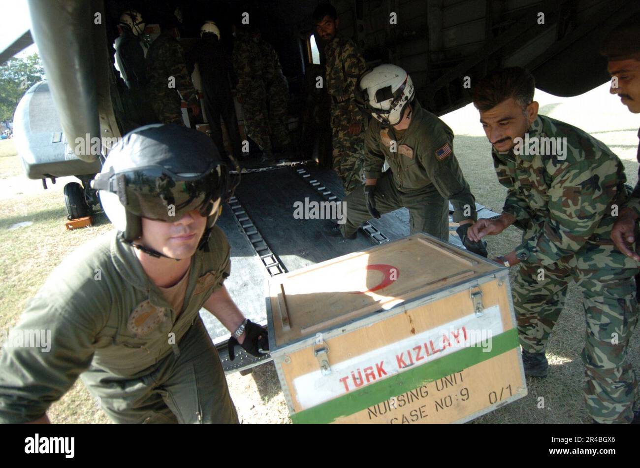 US Navy A U.S. Navy air crewman and a Pakistani soldier carry medical ...