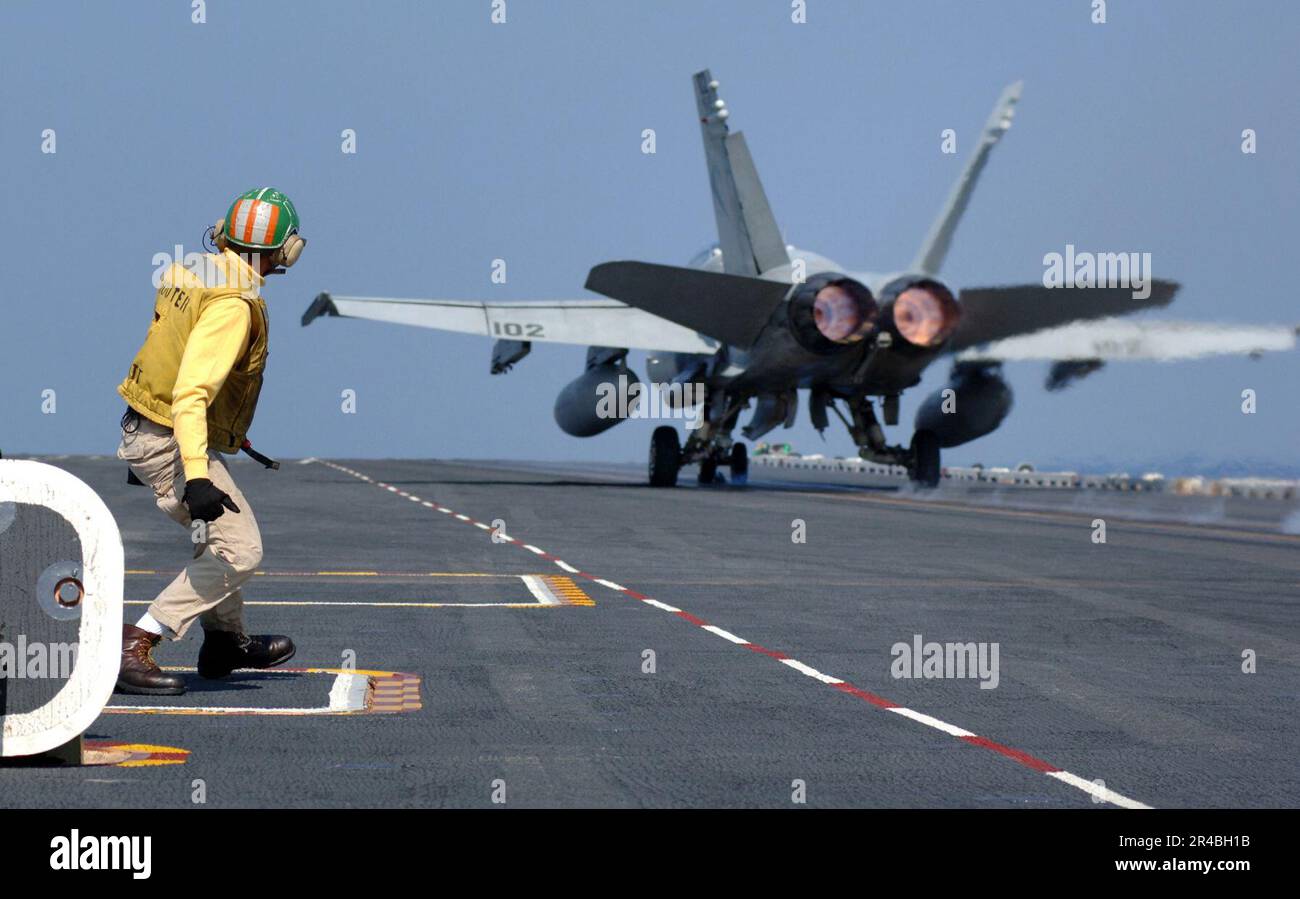 US Navy An F-A-18C Hornet, assigned to the Sunliners of Strike Fighter ...