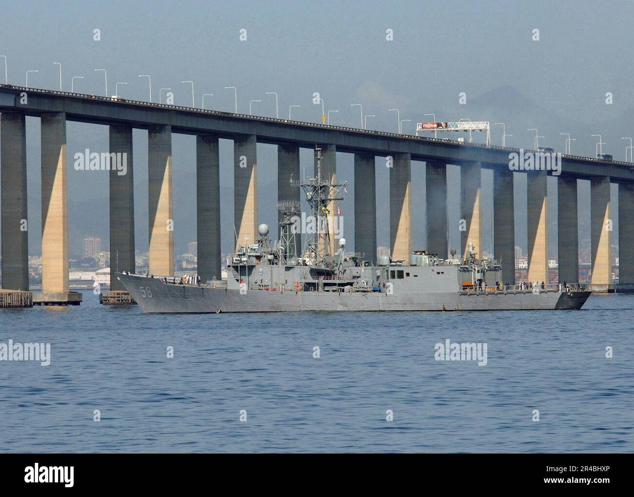 US Navy The guided missile frigate USS Samuel B. Roberts (FFG 58 ...