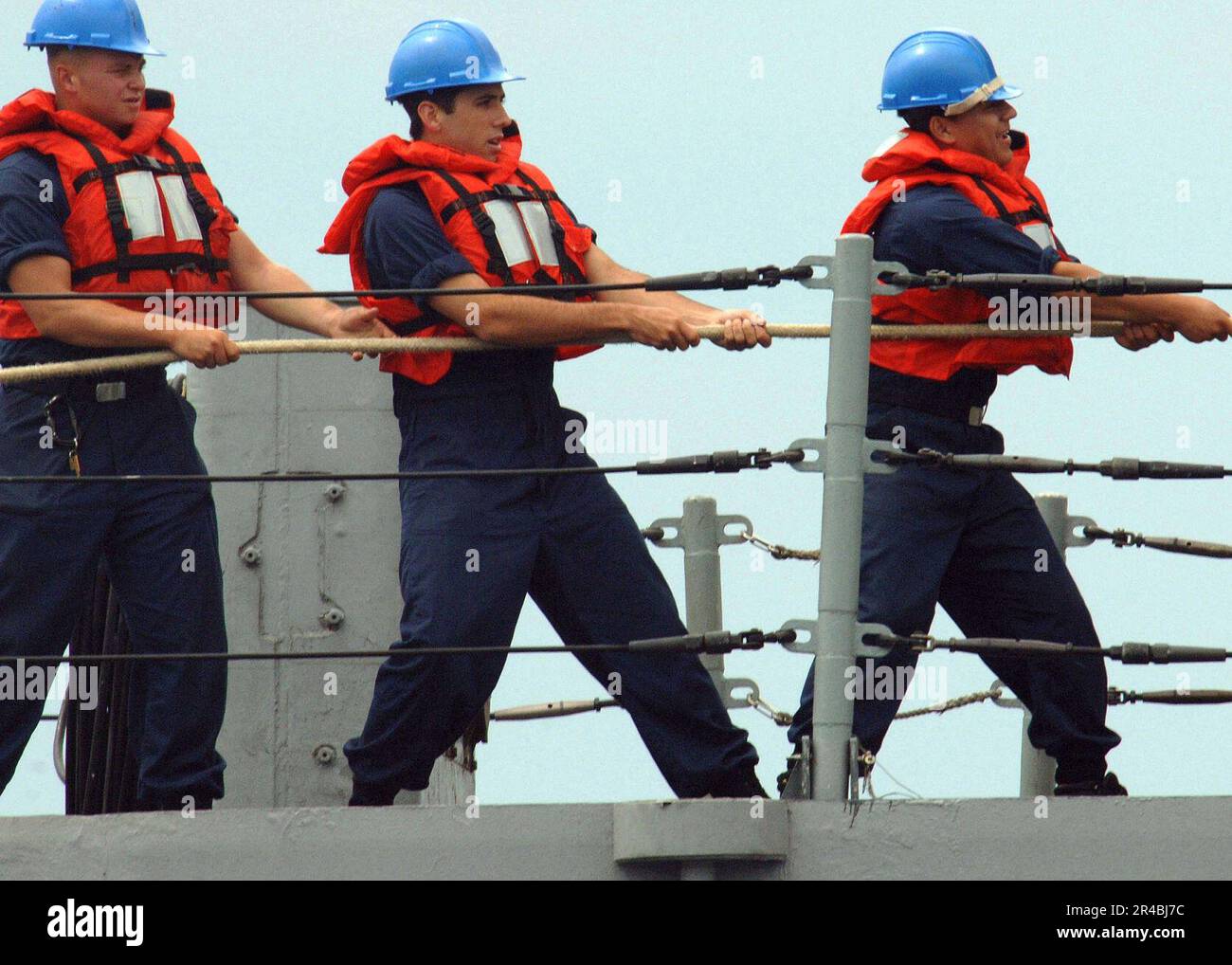 US Navy Sailors of the guided missile frigate USS Samuel B. Roberts ...