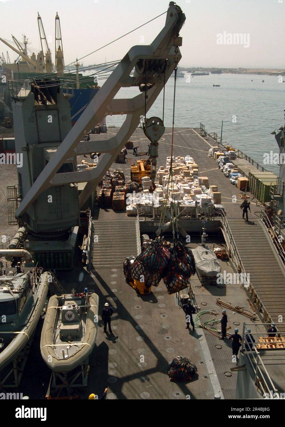 US Navy The crane aboard the dock landing ship USS Pearl Harbor (LSD 52 ...