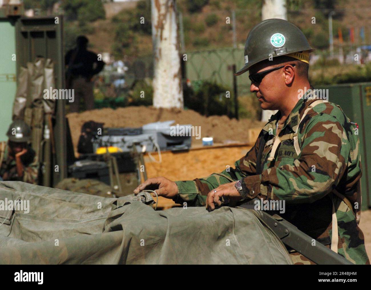 US Navy U.S. Navy Builder 1st Class assigned to Naval Mobile ...