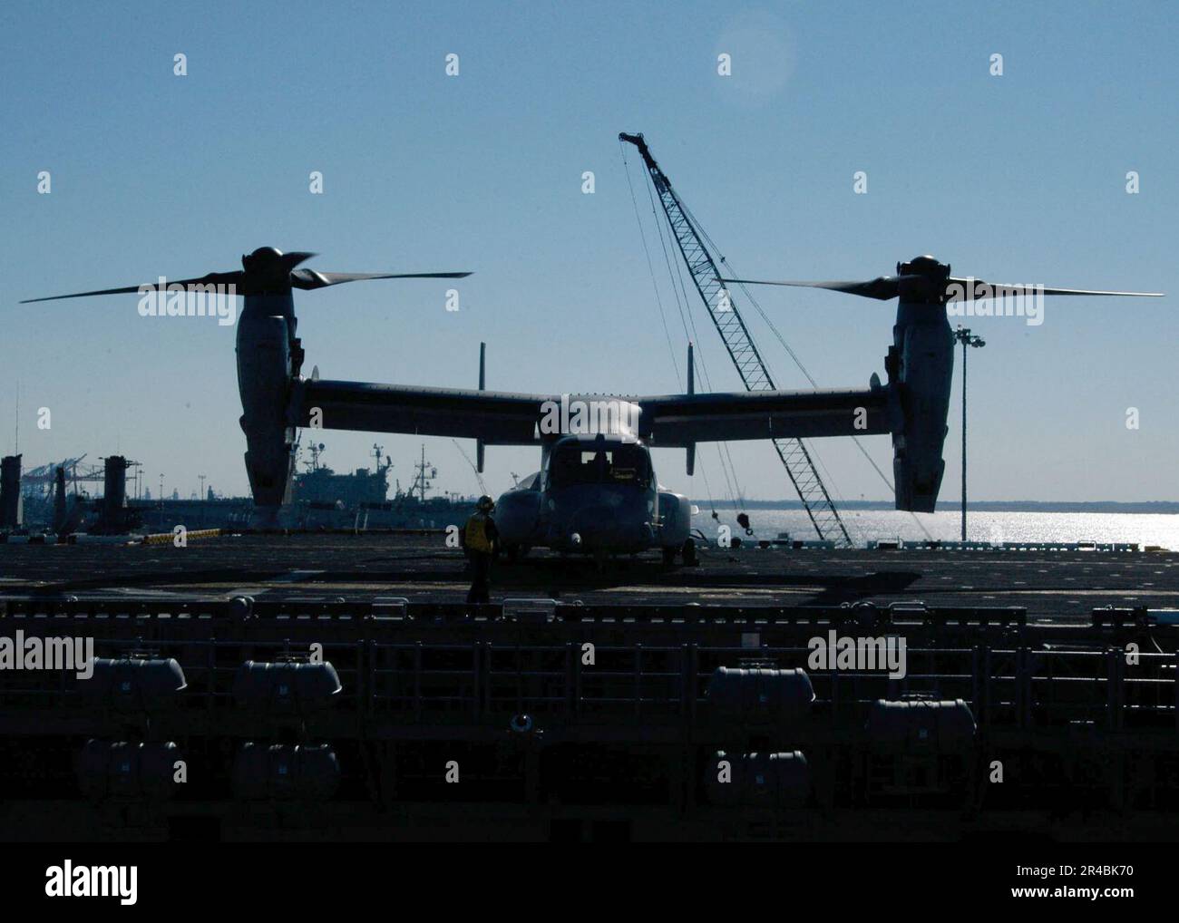 US Navy A U.S. Marine Corps MV-22 Osprey, assigned to Marine Tiltrotor ...