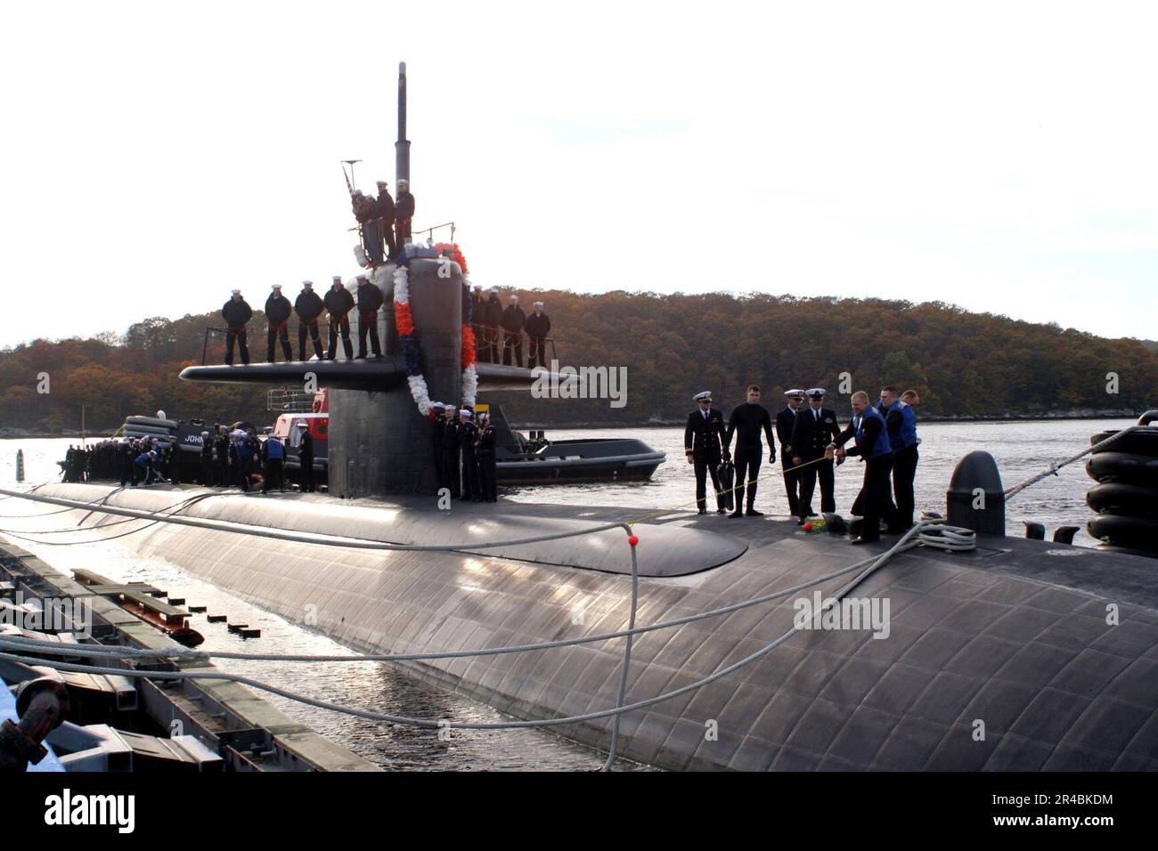 US Navy Sailors aboard the Los Angeles-class fast attack submarine USS ...